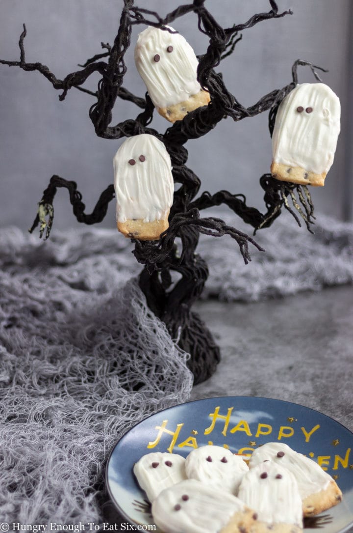 Halloween Ghost Cookies (With Chocolate Chips) — Hungry Enough To Eat Six